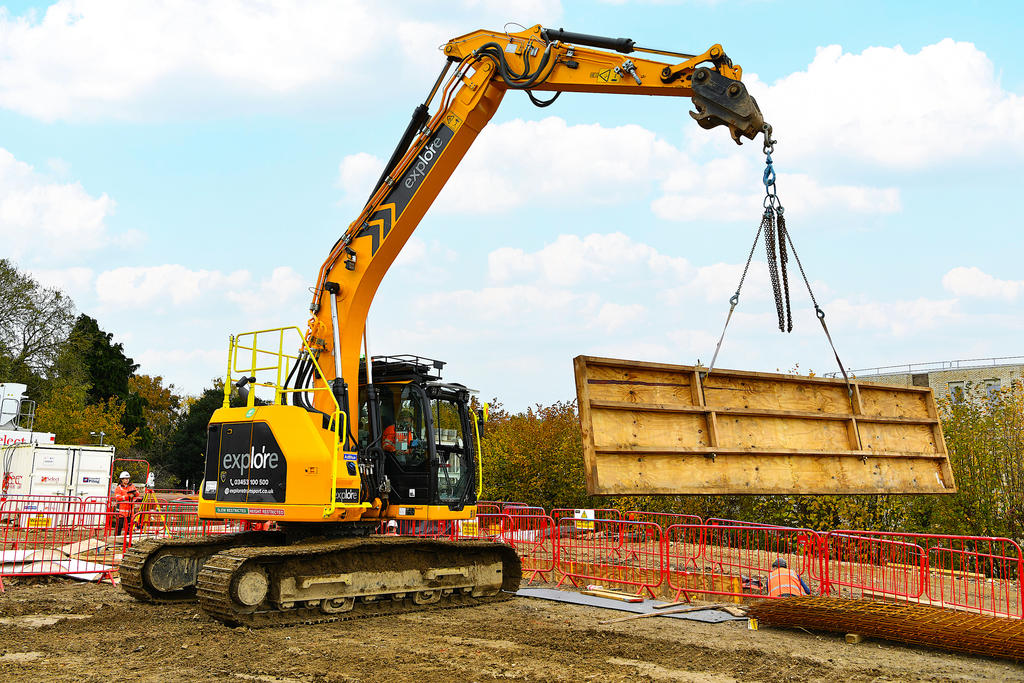 £6 million JCB order includes hirer's first ever X series models. | Hub-4