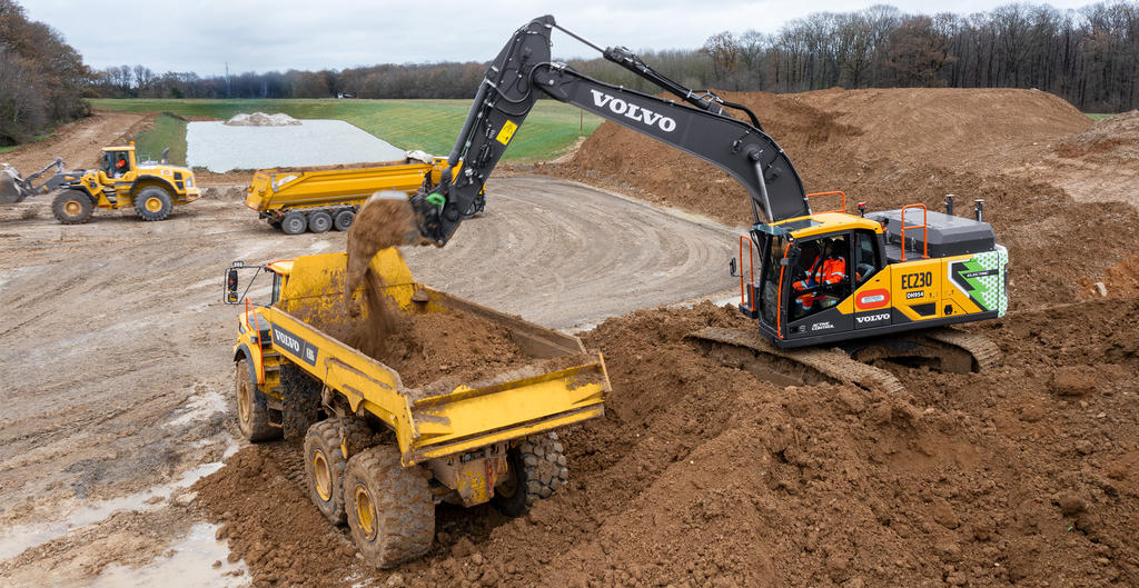 Volvo EC230 Electric debuts in France with sustainable partnership | Hub-4