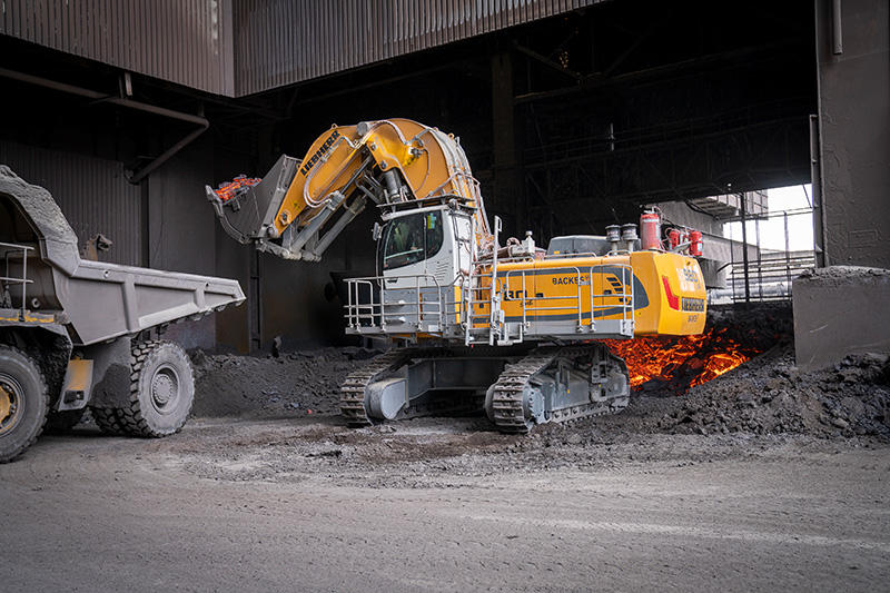 Special excavators: the Liebherr R 980 SME in slag handling operations ...