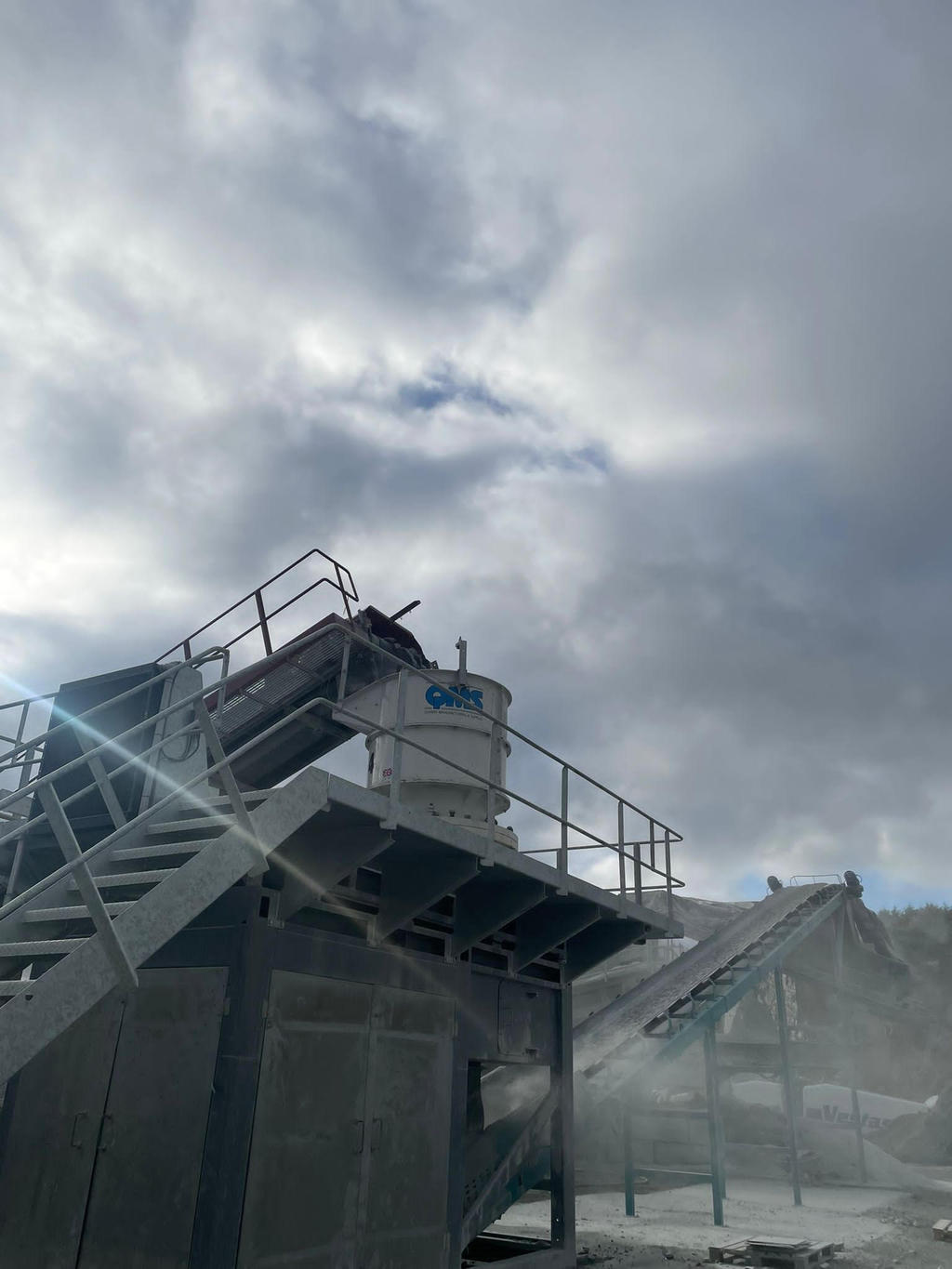 New QMS B4 modular cone crusher saves Perry Quarry Products £78,000 per ...