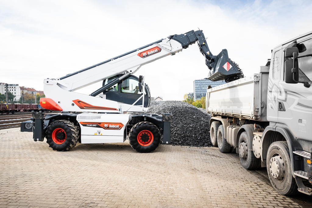 Bobcat Launches New Family of Rotary Telehandlers | Hub-4