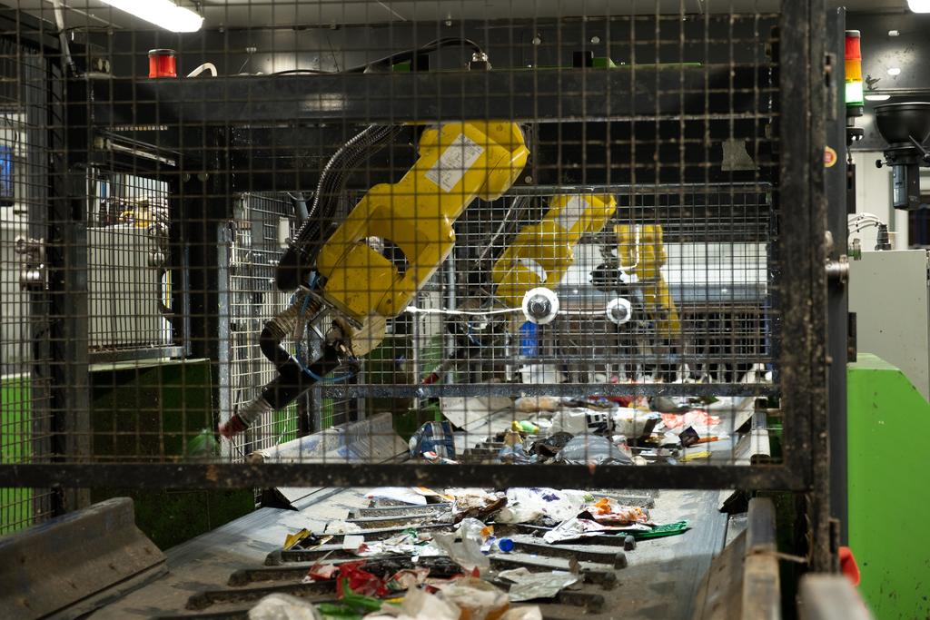 Cireco Scotland automates residual line with 3 Recycleye robots | Hub-4