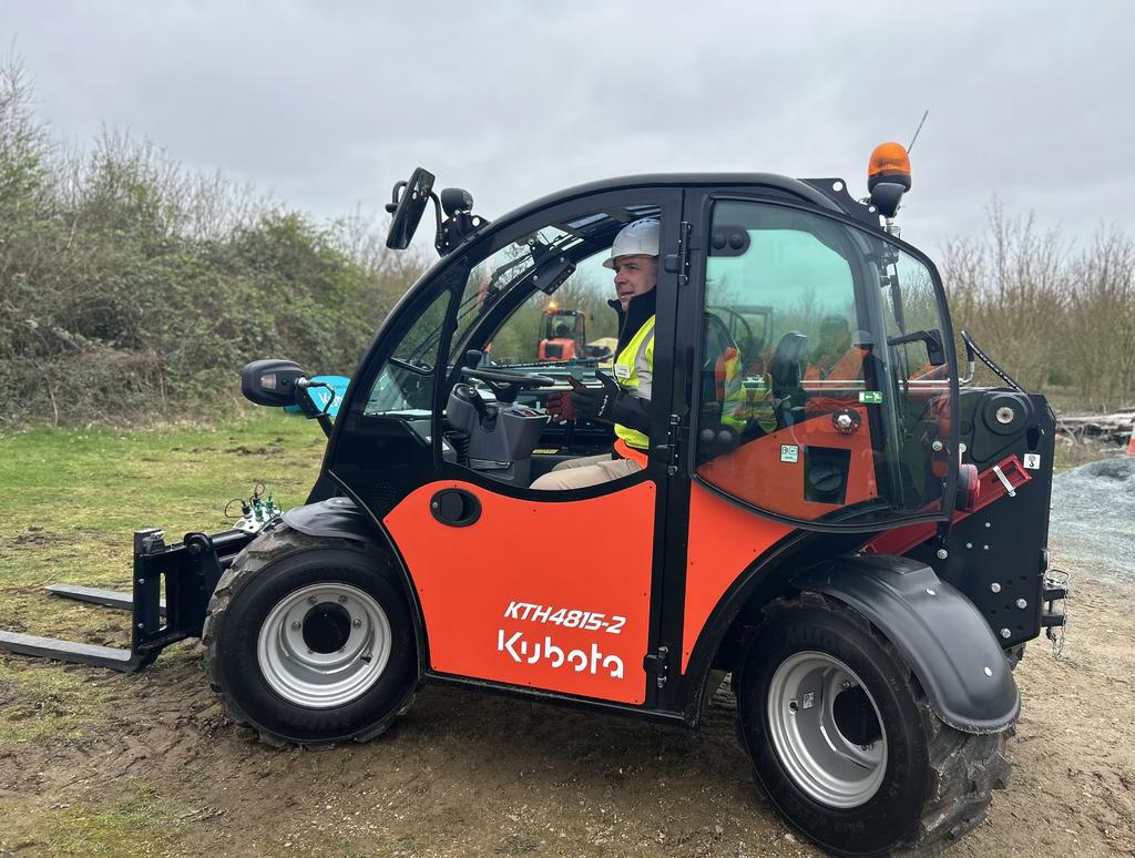 Kubota expands into the materials handling sector with NEW compact ...