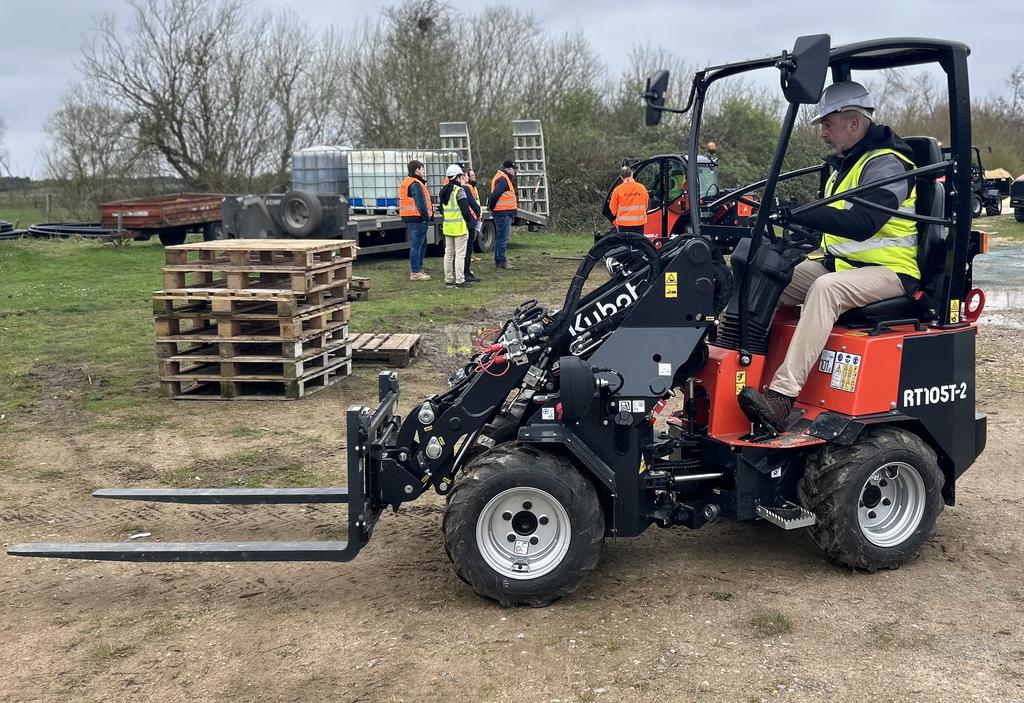Kubota expands into the materials handling sector with NEW compact ...