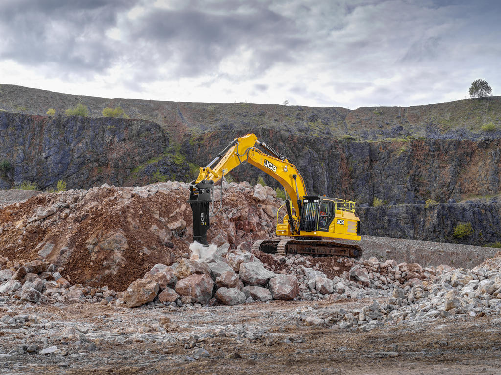 JCB launches biggest X Series Crawler Excavator with 370X | Hub-4