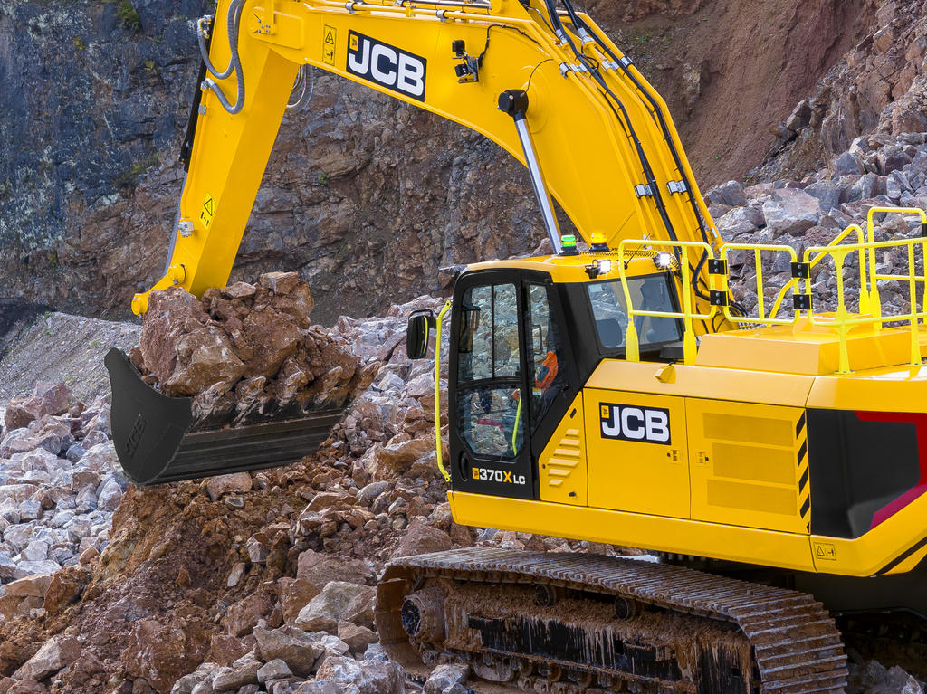 JCB launches biggest X Series Crawler Excavator with 370X | Hub-4