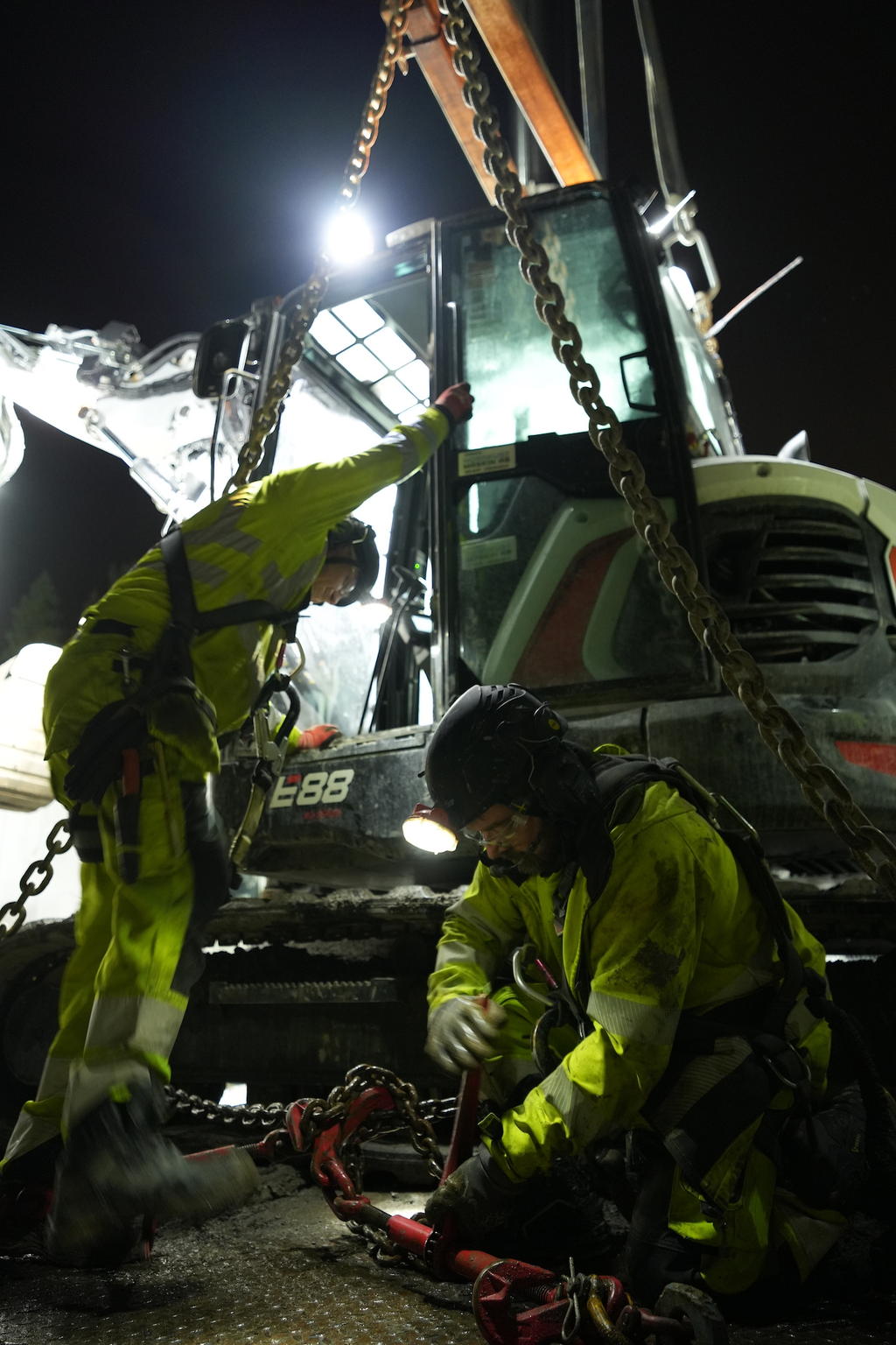 Remote control Bobcat Excavator for shaft work in Sweden | Hub-4
