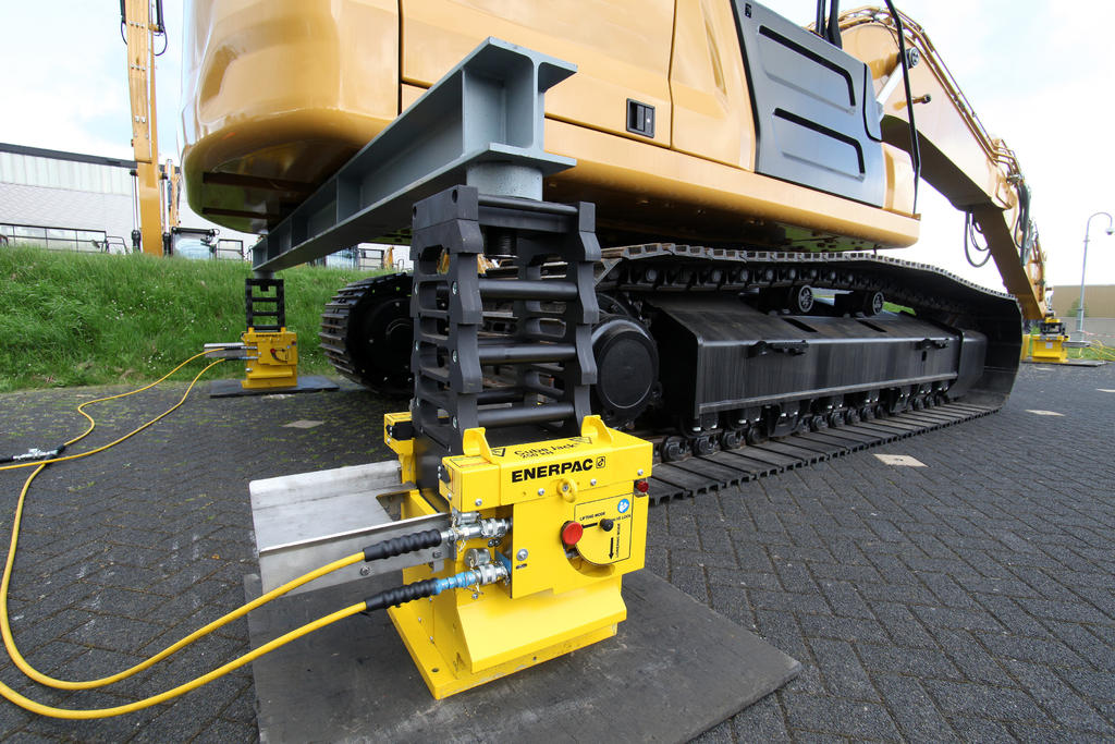 Safer Excavator Maintenance with Enerpac Cube Jack Lifting | Hub-4