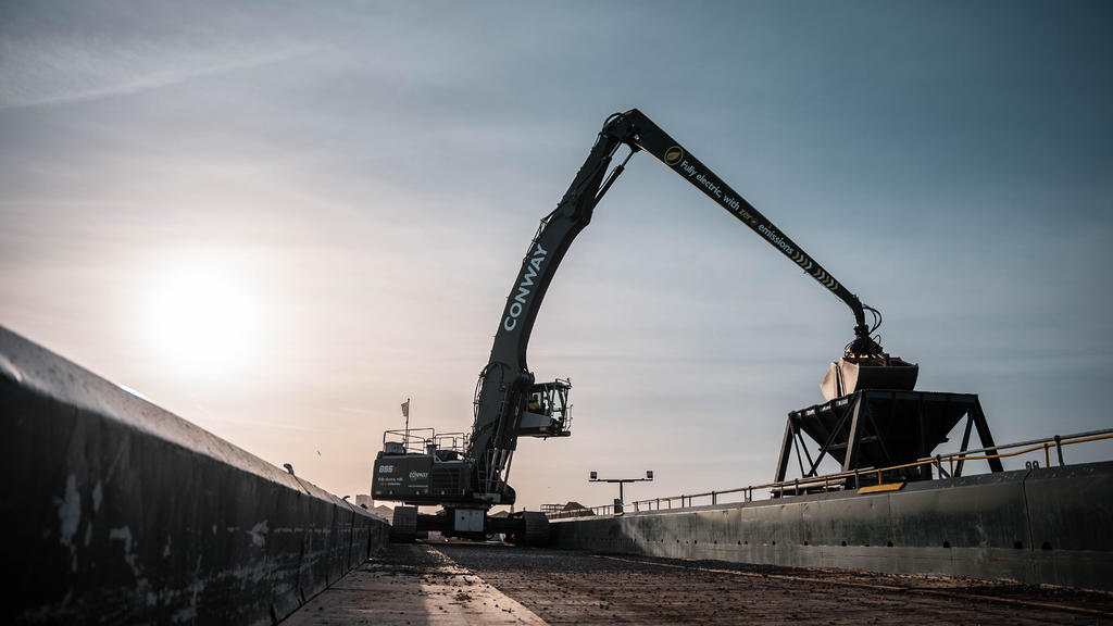 FM Conway invest in a 100 tonne Sennebogen 865E Fully Electric Hybrid ...