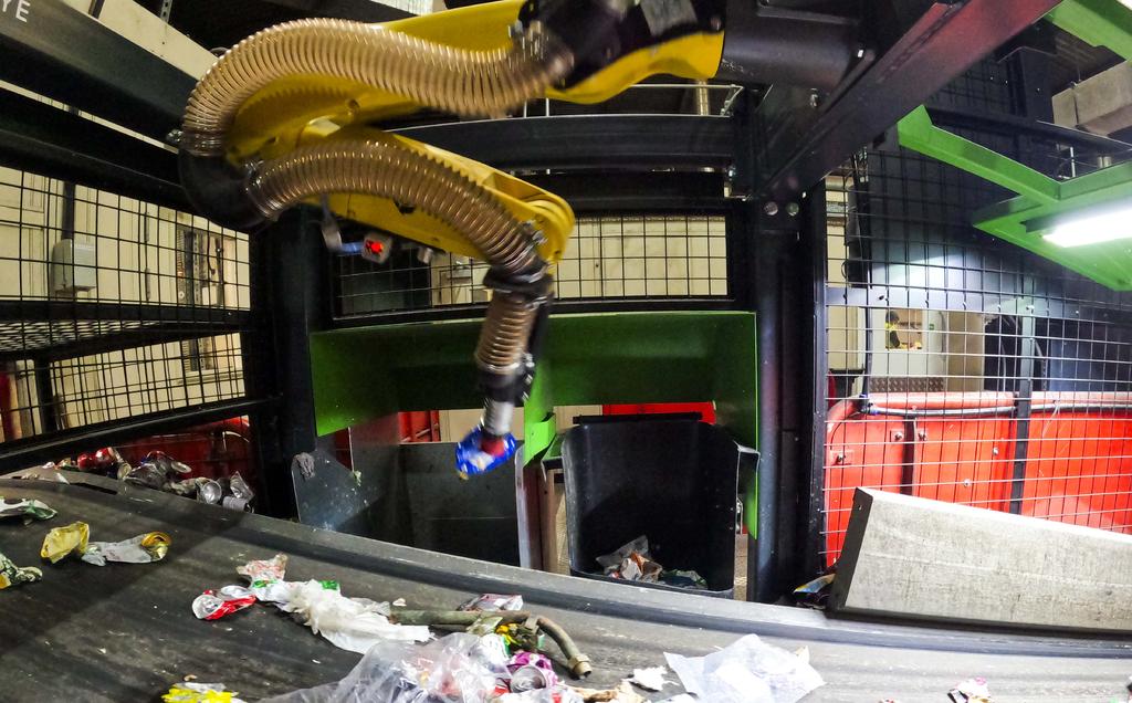 Veolia implements AI driven robotic arm to increase recycling at ...