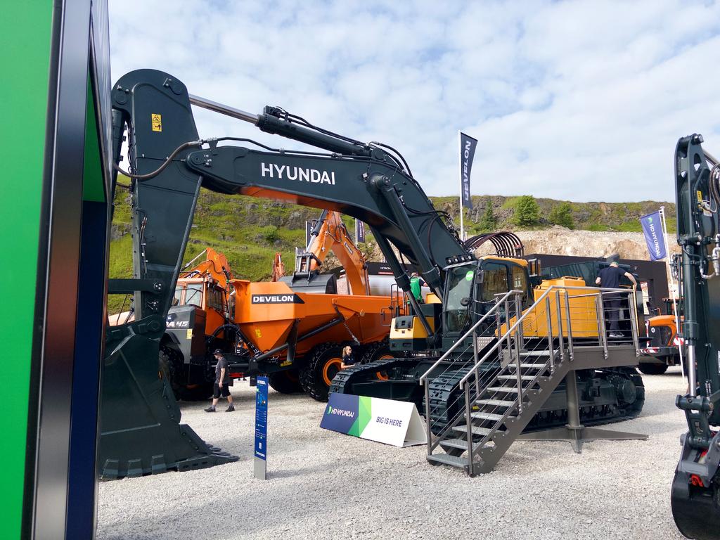 HD Hyundai launches 80 and 100 tonne excavators | Hub-4