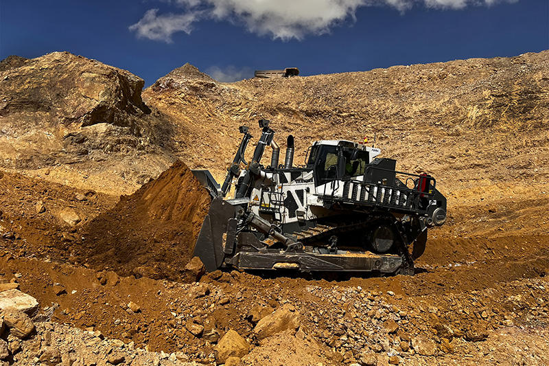 High Efficiency and Power Output: Liebherr - Crawler Dozer PR 776 | Hub-4