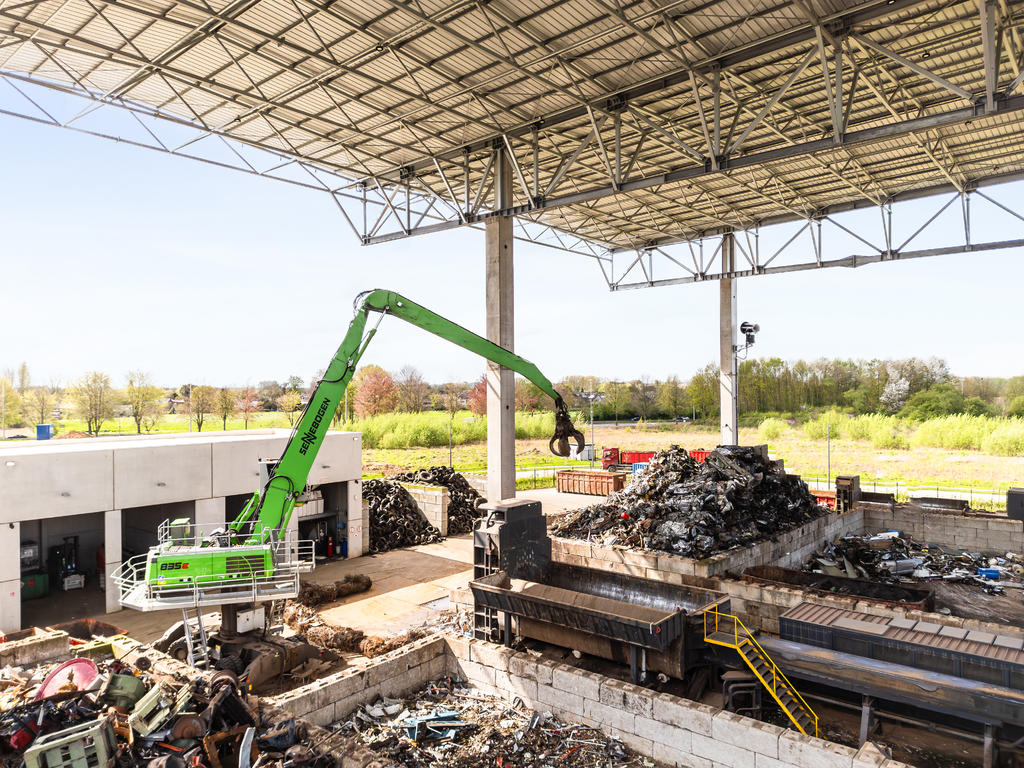 Metal sorting at the scrap yard | Hub-4