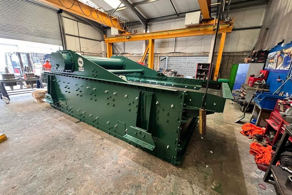 Hewitt Robins deliver three screens to O'Connell Quarries in Ireland ...