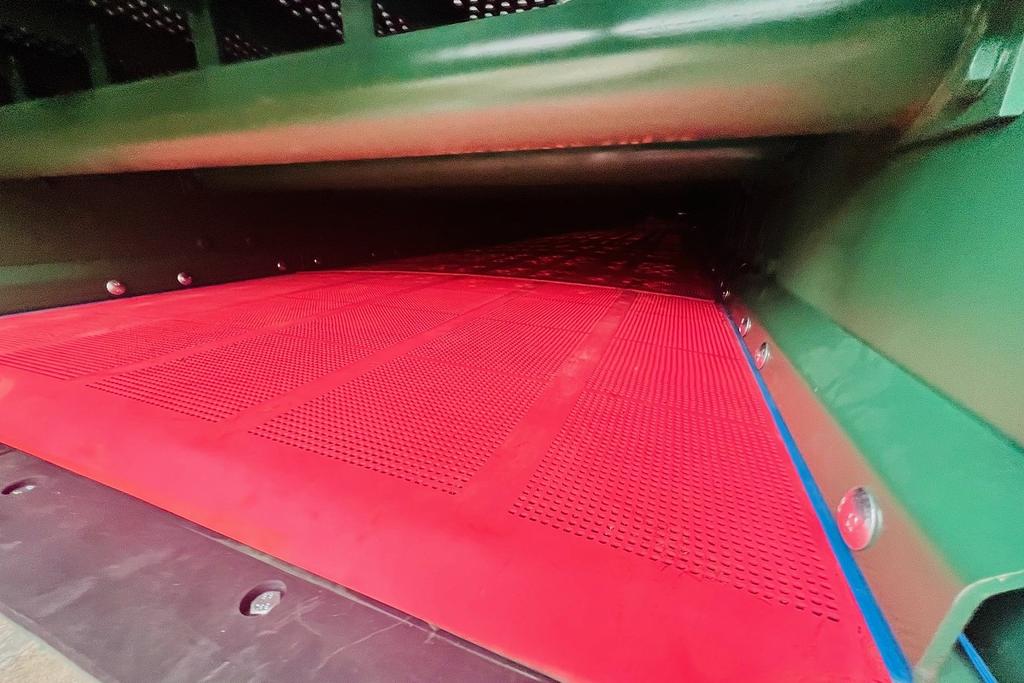 Hewitt Robins deliver three screens to O'Connell Quarries in Ireland ...