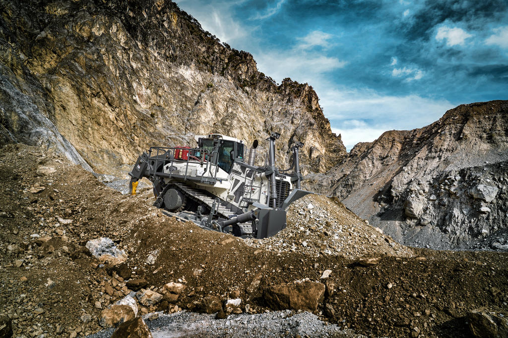 World premiere at MINExpo 2024: new Liebherr PR 776 Generation 8 ...