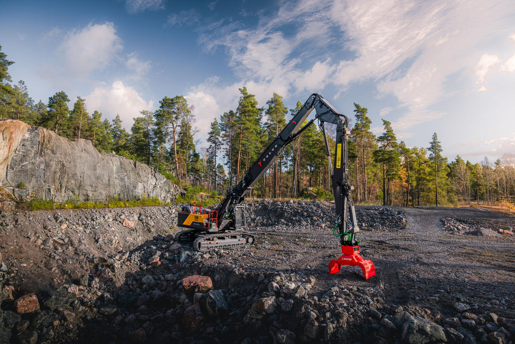 Volvo CE elevates demolition strength with improved high reach ...