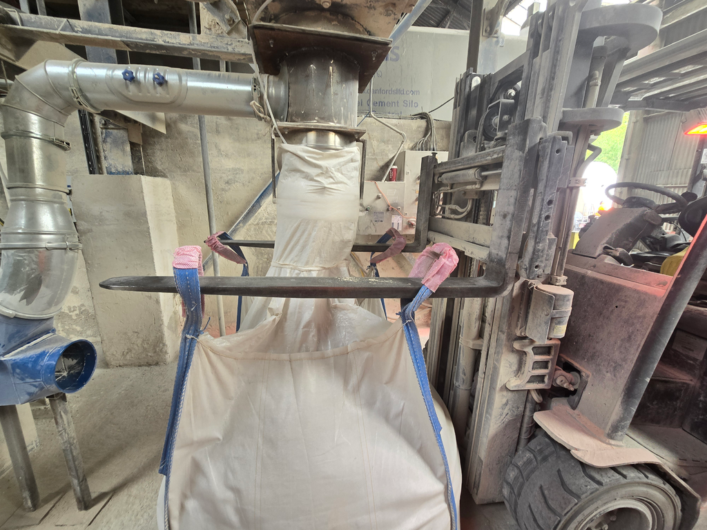 Dust significantly reduced at bulk bag loading stations thanks to BFM ...