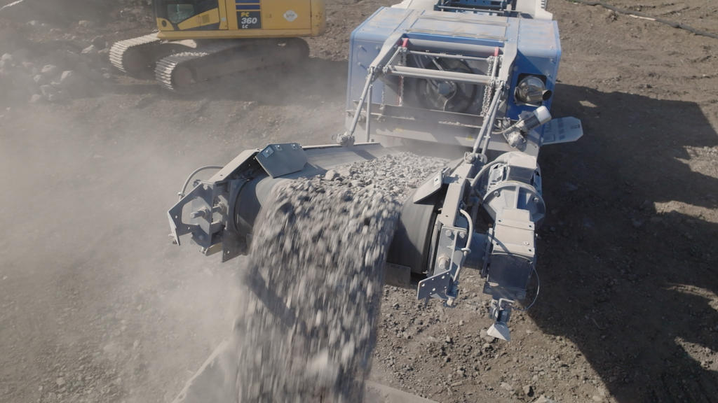 Kleemann │ Project on Big Island: the MOBICAT MC 110i EVO2 crunches its ...