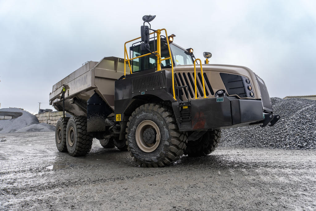 Scottish engineering, Irish grit: Rokbak RA30 joins Loughran Rock’s ...