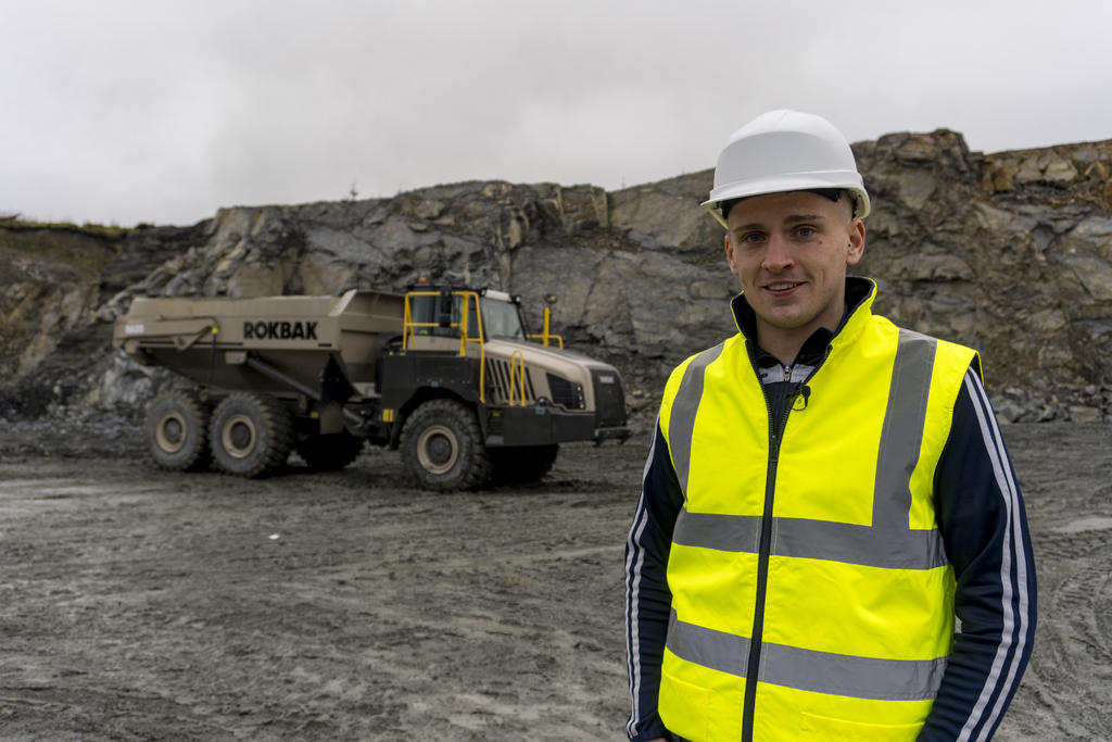 Scottish engineering, Irish grit: Rokbak RA30 joins Loughran Rock’s quarry fleet | Hub-4