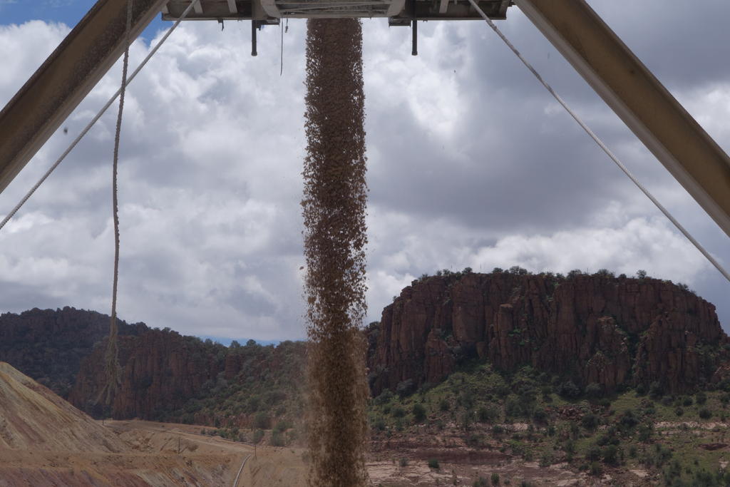 Efficient conveyor discharge without carryback | Hub-4