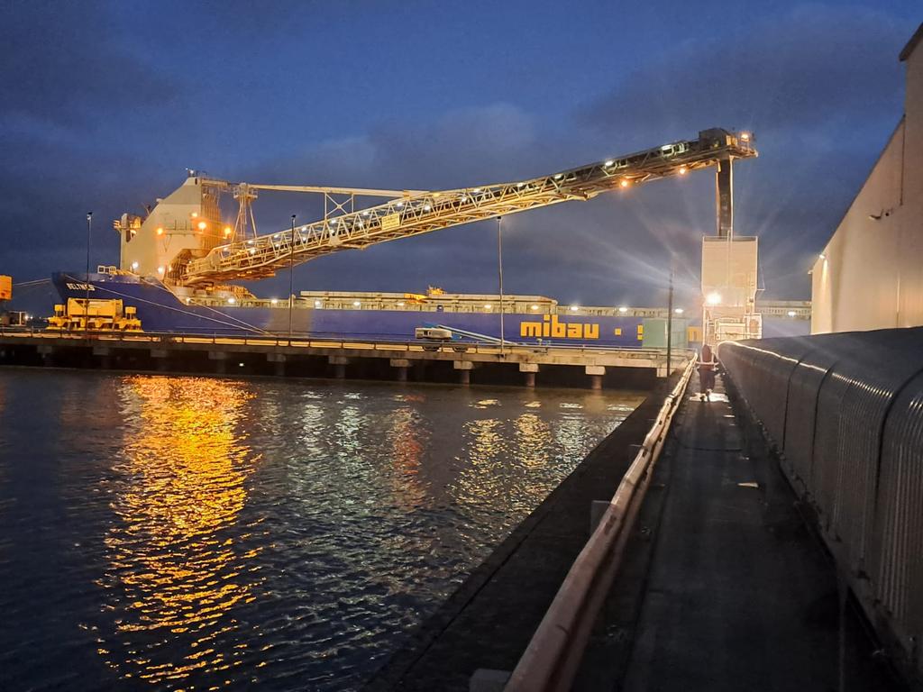 Telestack installs Stockpiling system for MIBAU Stema UK for handling ...