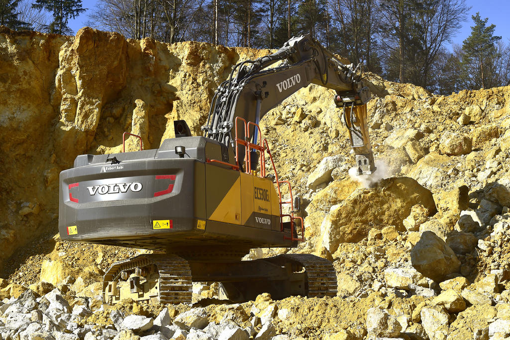 Full speed ahead in the quarry – Sebald Zement relies on the Volvo ...