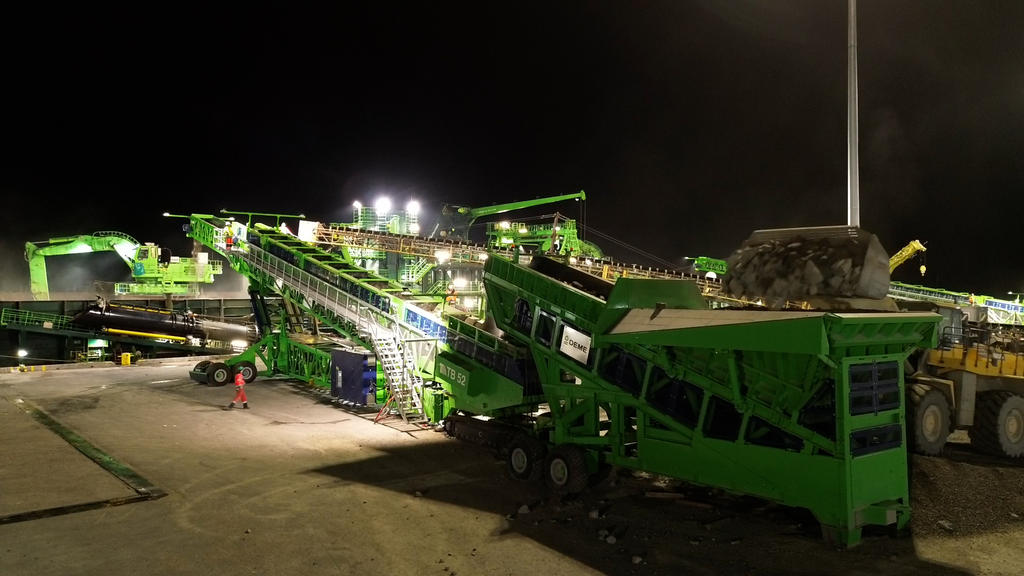 Telestack System loading rocks to Flexible Fall Pipe Vessel (FFPV) for ...