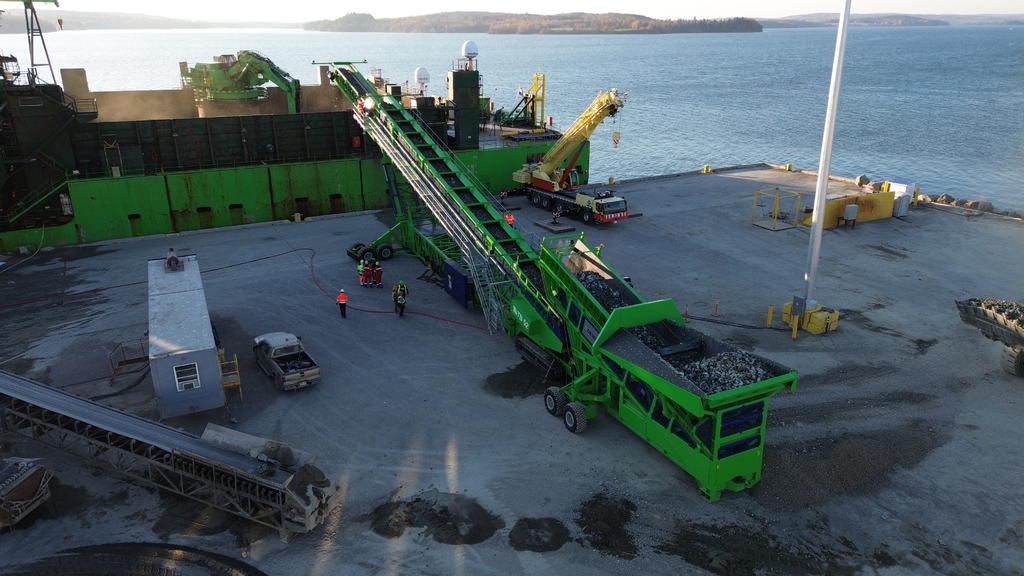 Telestack System loading rocks to Flexible Fall Pipe Vessel (FFPV) for ...