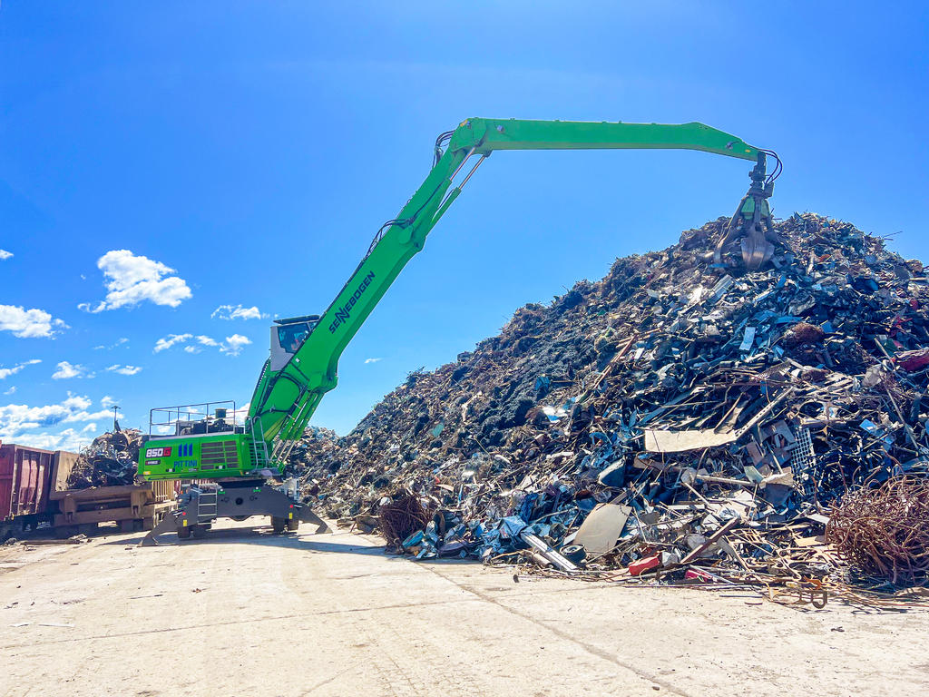 New SENNEBOGEN 850 G optimizes scrap logistics in steel mill | Hub-4
