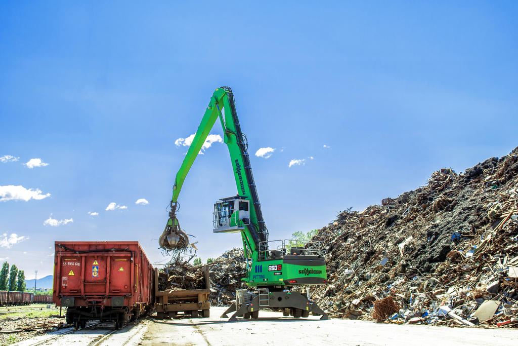 New SENNEBOGEN 850 G optimizes scrap logistics in steel mill | Hub-4