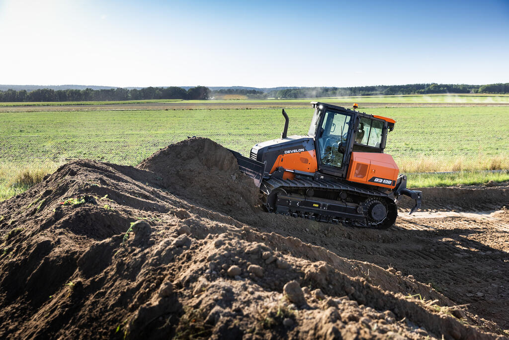 New Develon Series 9 Excavators UK Debut at Hillhead 2026 | Hub-4