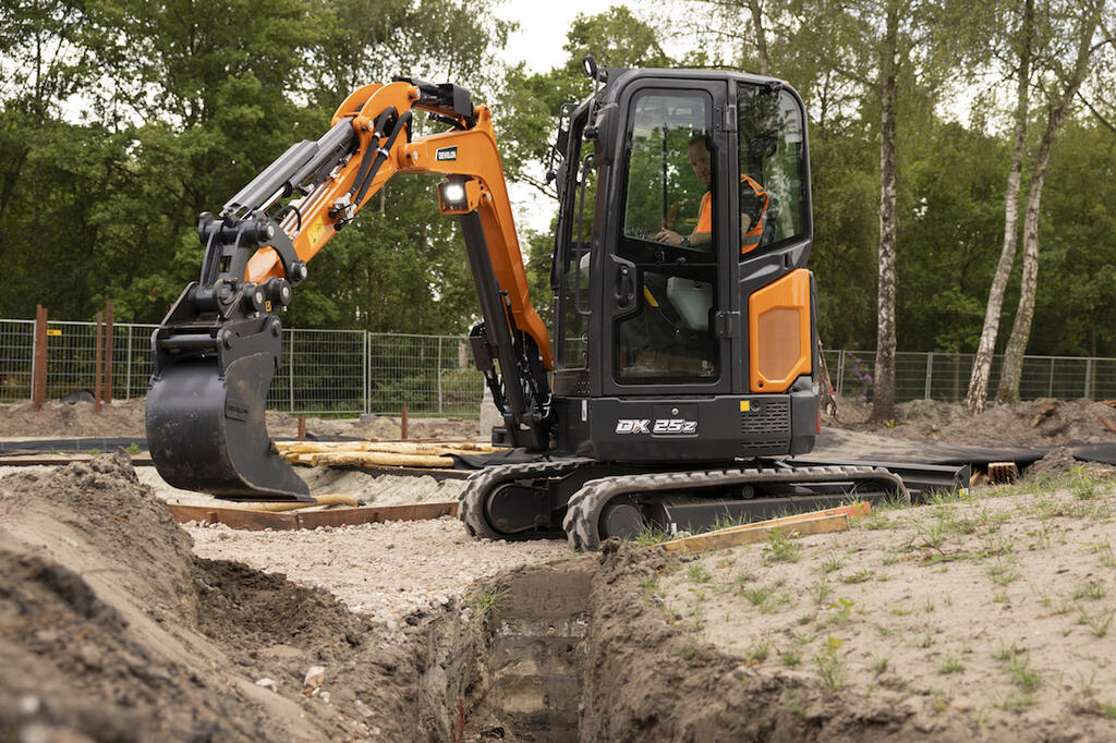 New Develon Series 9 Excavators UK Debut at Hillhead 2026 | Hub-4