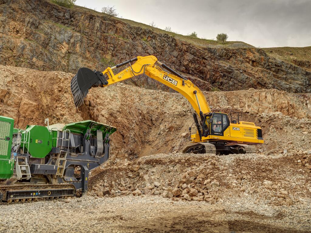 JCB launches multiple machines at UK unveil | Hub-4