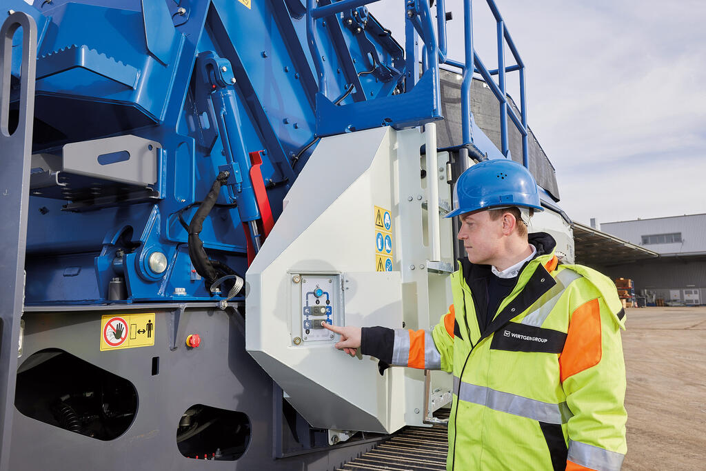 Safety Award for Innovative Safety Solution on Impact Crushers | Hub-4